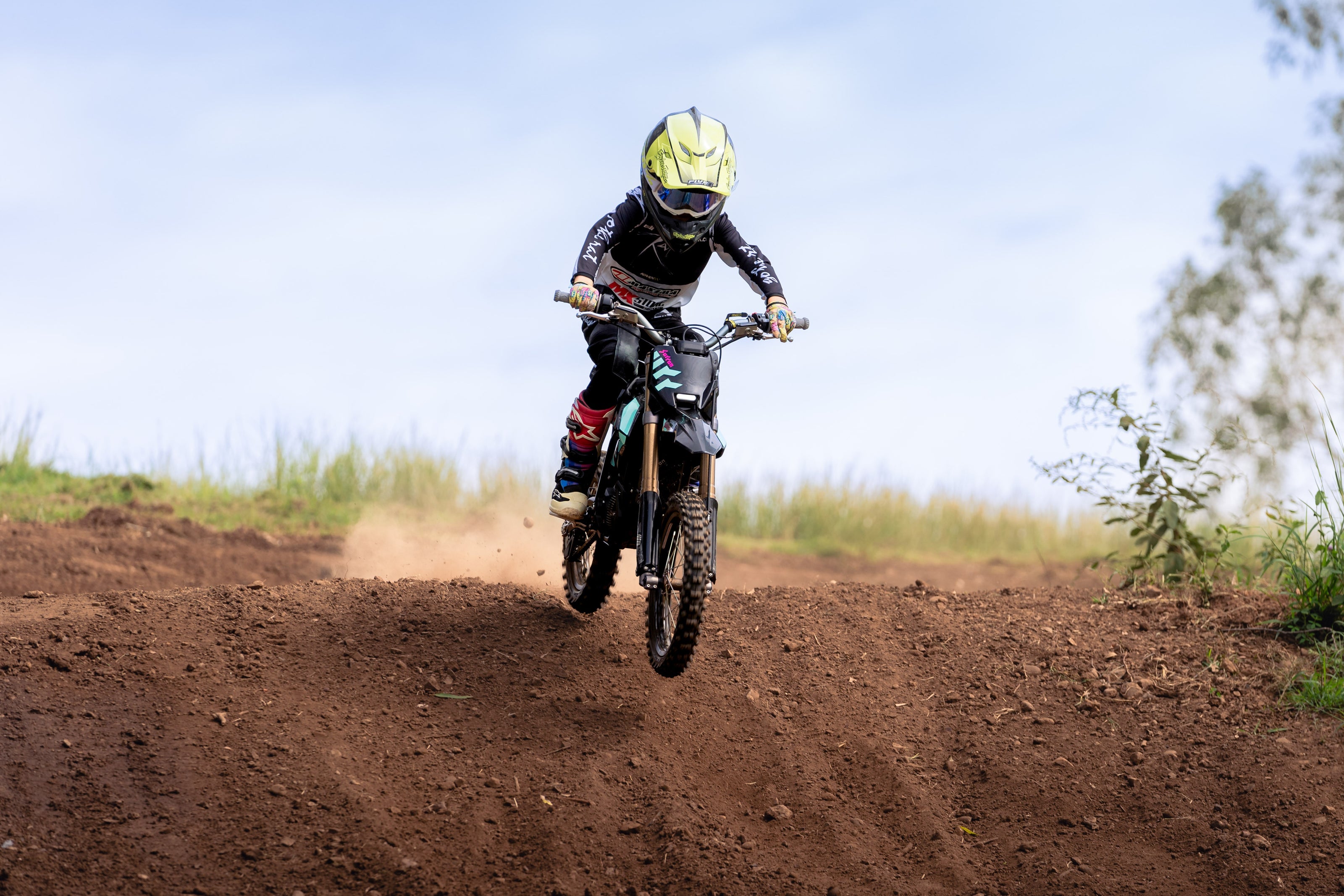 Surron Hyper Bee | Electric Youth Dirt Bike | Bluetooth Remote, 5KW